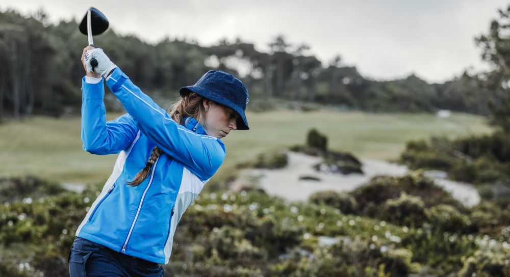 Guide to Golf Wet Weather Wear - Ladies Clothing - GolfGarb – GolfGarb